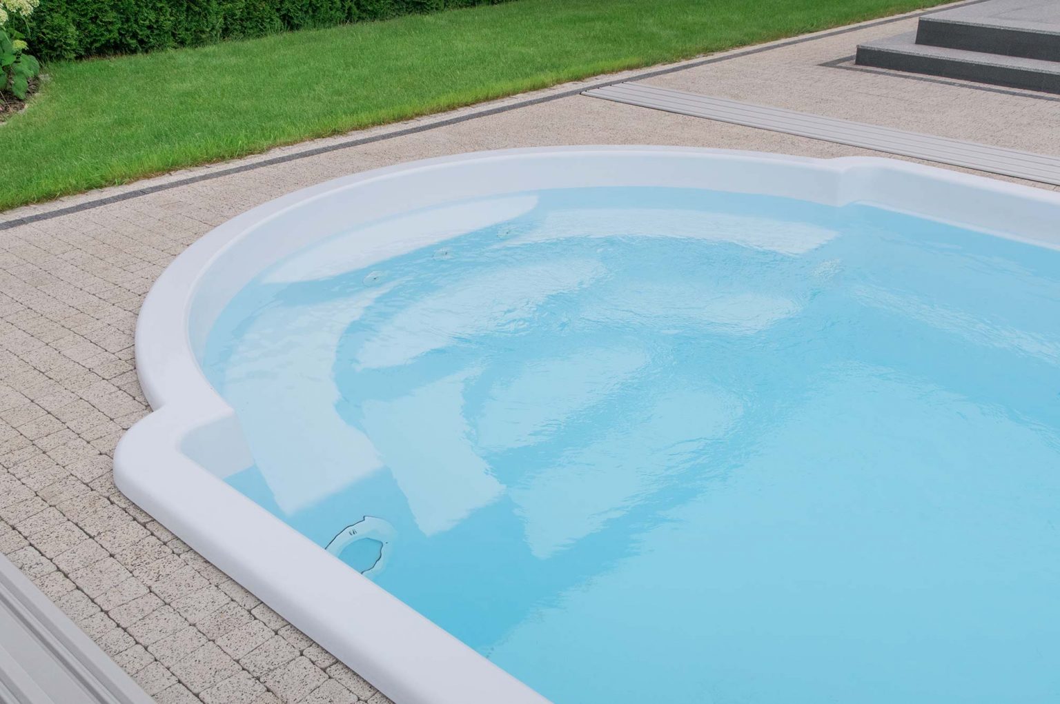 Poolen - Villa, prisvärd pool, inbyggd trappa och lång garanti