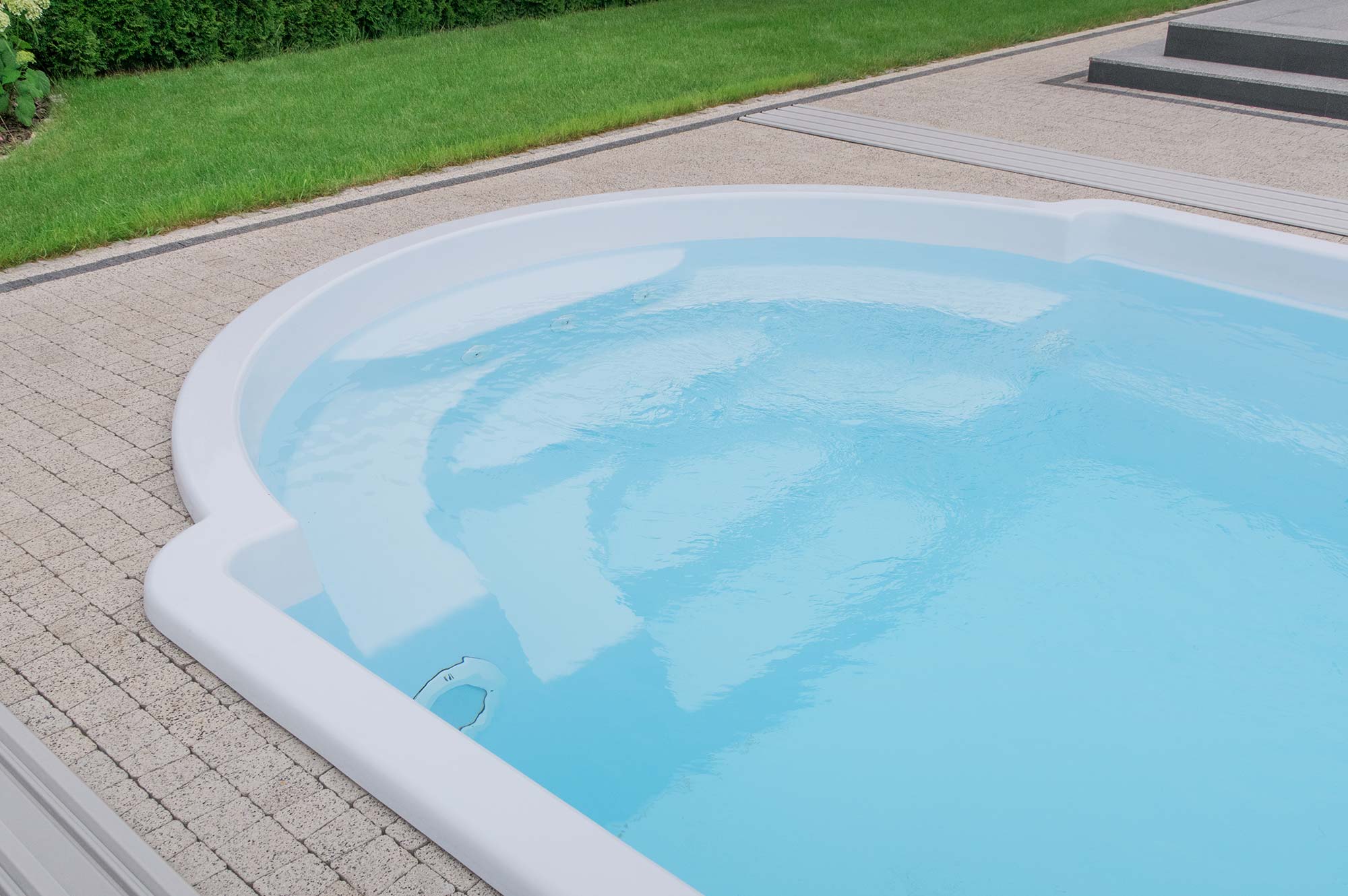 Poolen - Villa, prisvärd pool, inbyggd trappa och lång garanti