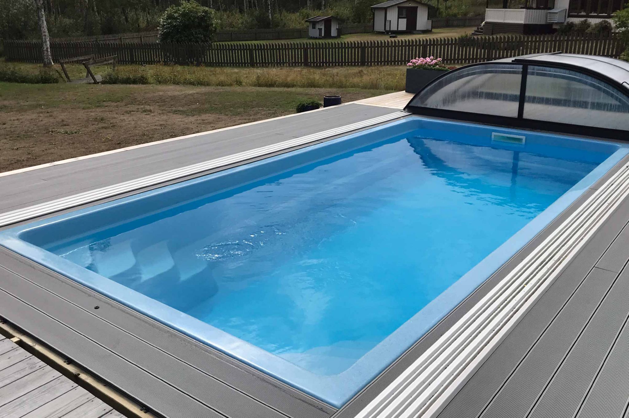 Pool - Aktiv, klassisk glasfiberpool med 2 hörntrappor, lång garanti