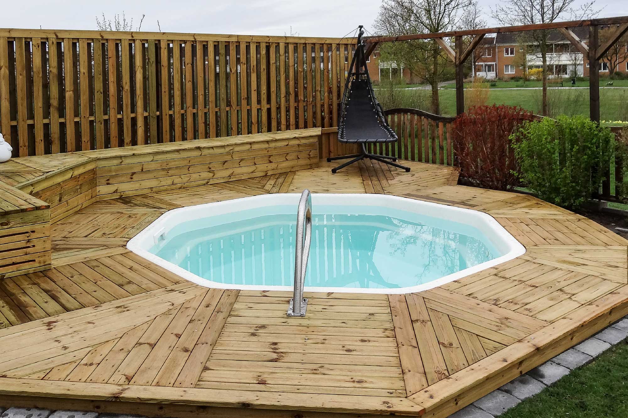Oktagon - liten glasfiberpool, åttakantig och med lång garanti.