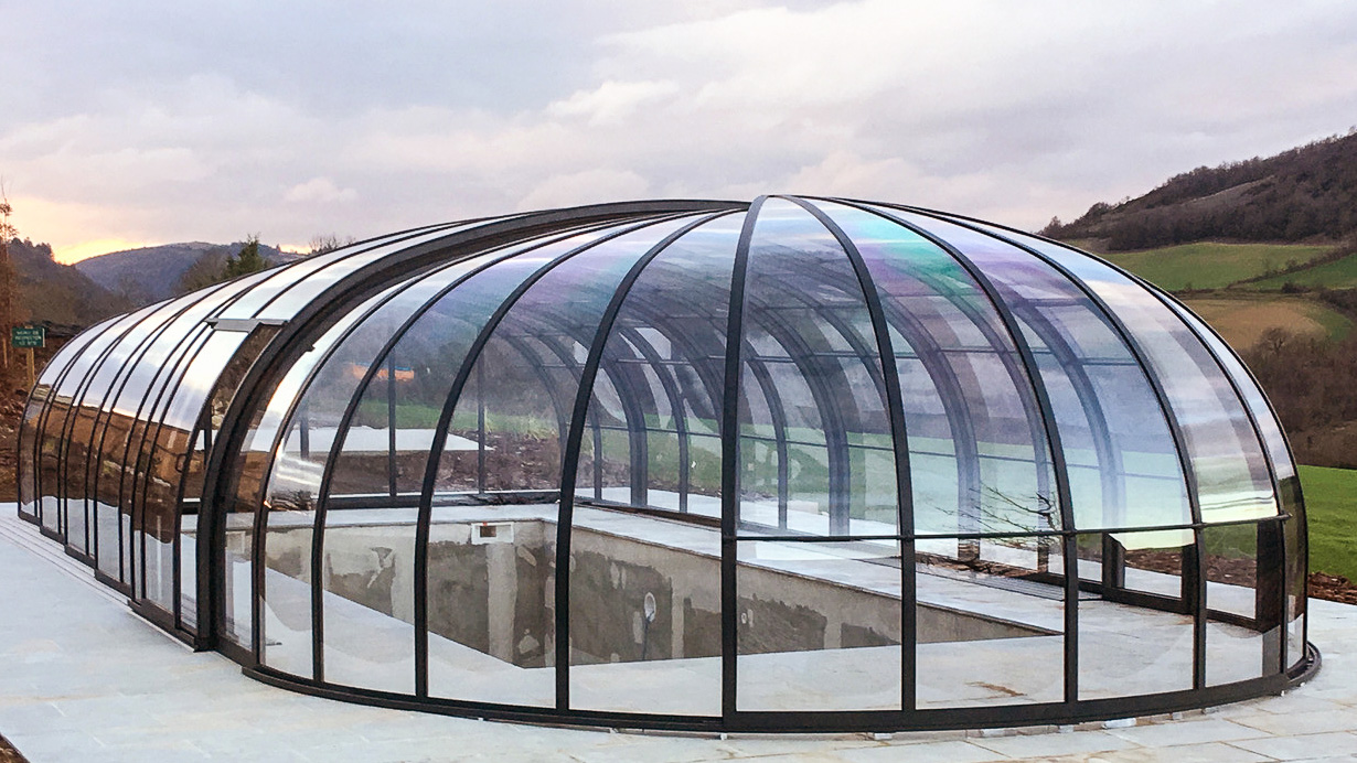 Pooltak Orion, högt rymligt pooltak med en rund avslutning - Spa o Bad