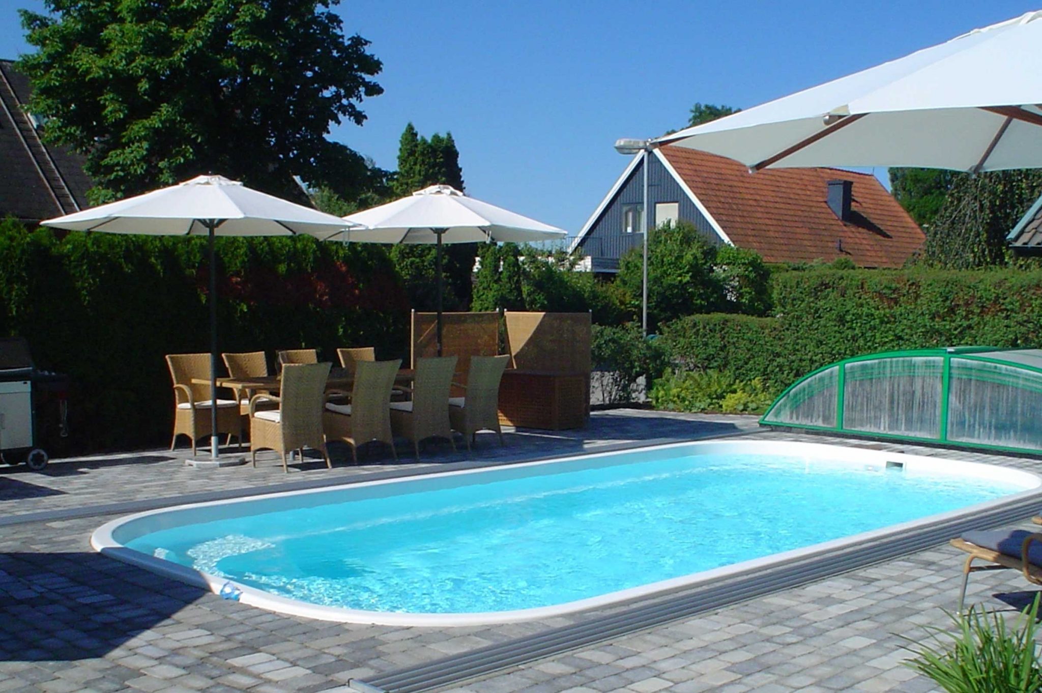 Pool Garden har rundade hörn, inbyggd trappa och lång garanti