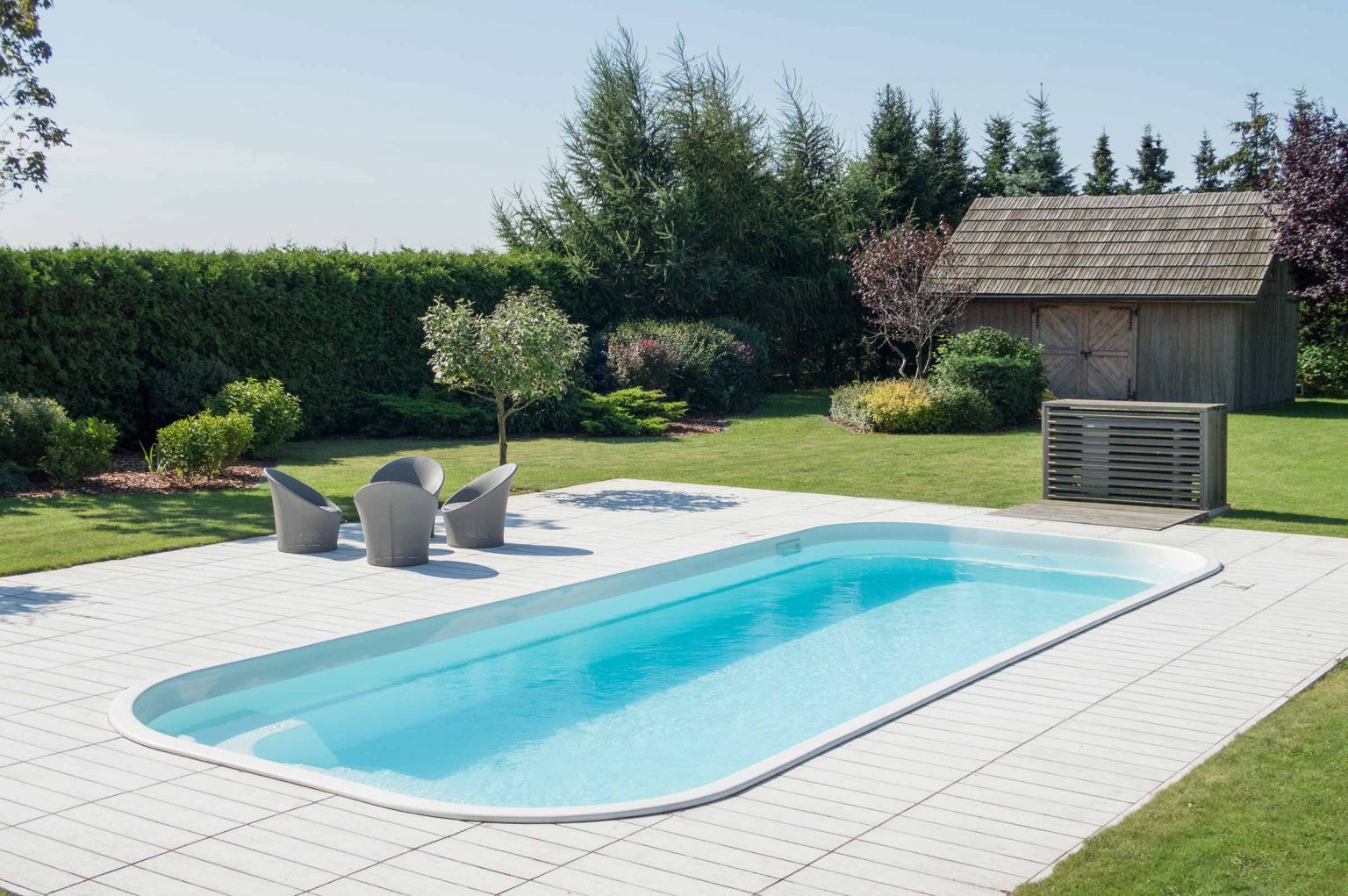 Pool Garden har rundade hörn, inbyggd trappa och lång garanti