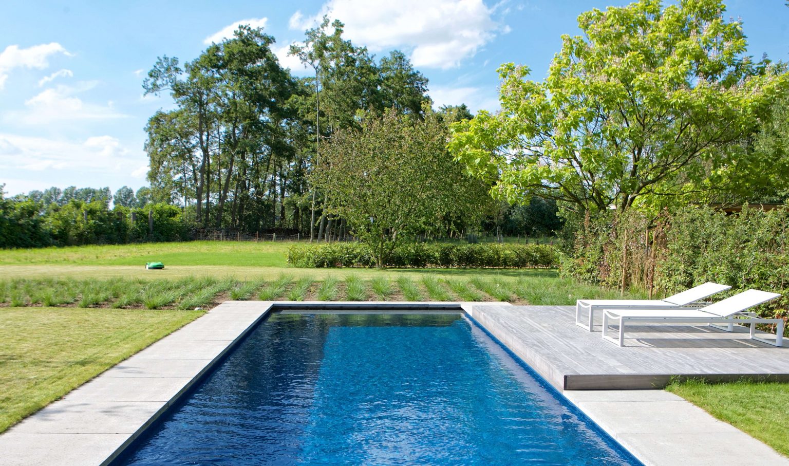 Pool Trend - inbyggd skimmer för högsta möjliga vattennivå